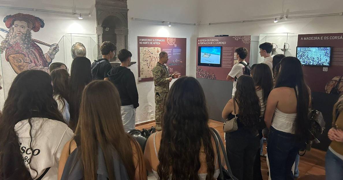 Obra ‘Magalhães e o Mar Interior’ apresentada no Museu Militar da ...