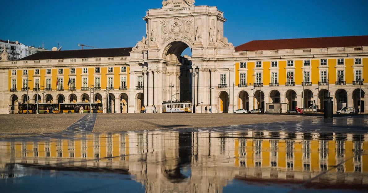 Municípios da Área Metropolitana de Lisboa entregaram casas a mais de 5 ...