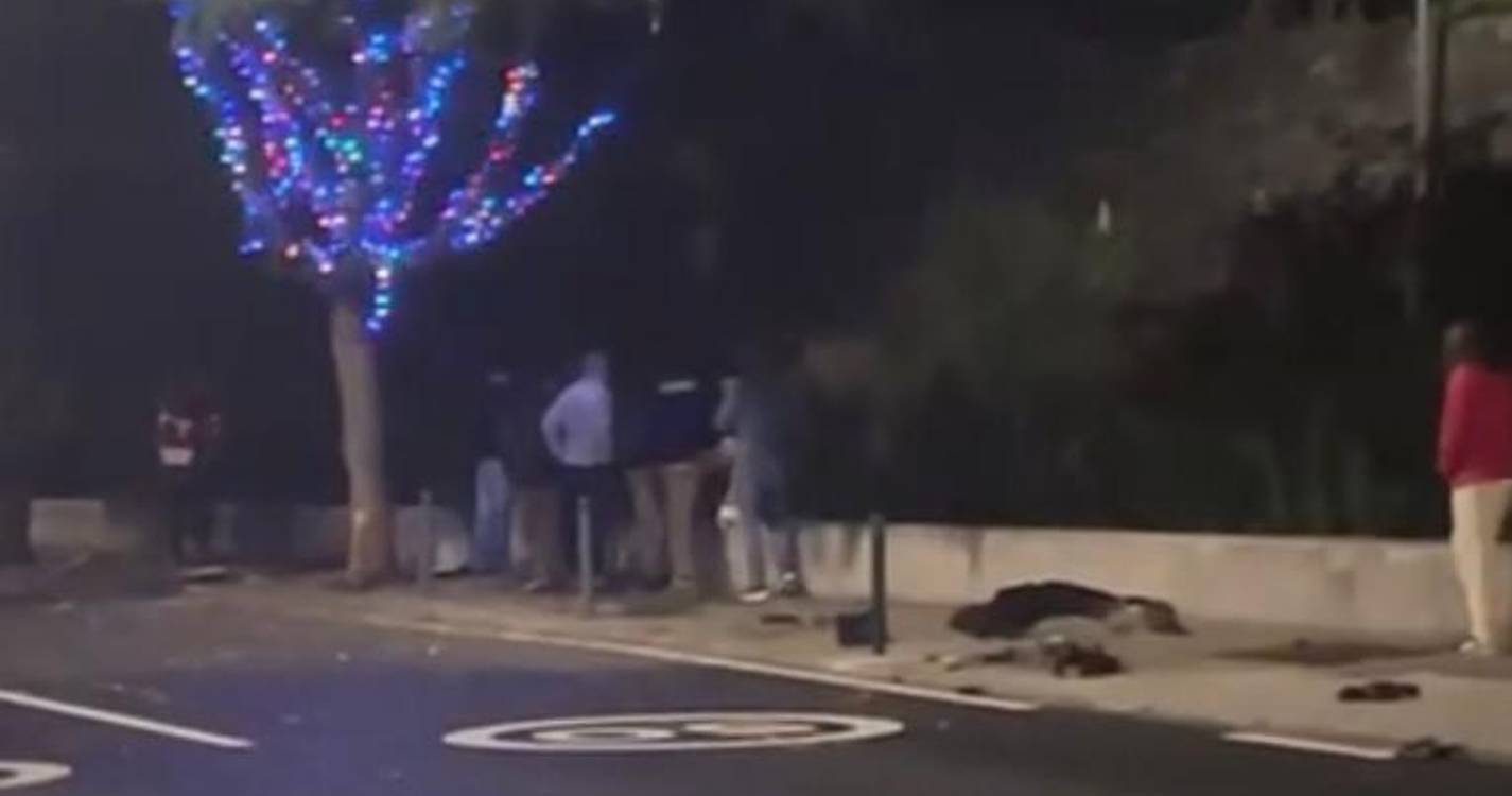 Carro sai fora de estrada e cai na reta da Ribeira Brava. Veja o vídeo
