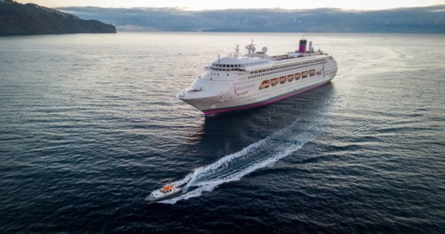 'MS Ambience' chegou esta manhã ao porto do Funchal (com fotos)