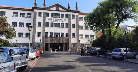 Escola Francisco Franco debate