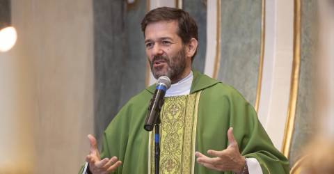 Câmara de Santana saúda nomeação do padre Rui Gouveia