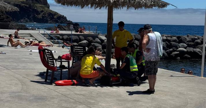 Banhista assistido na Praia dos Reis Magos após perda de consciência