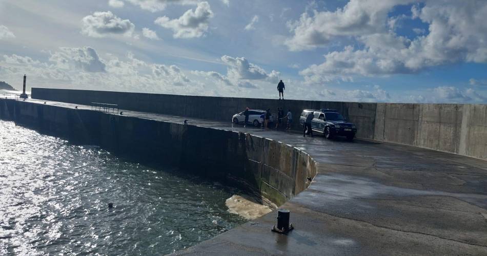 Resgatadas cinco pessoas no cais do Paul do Mar